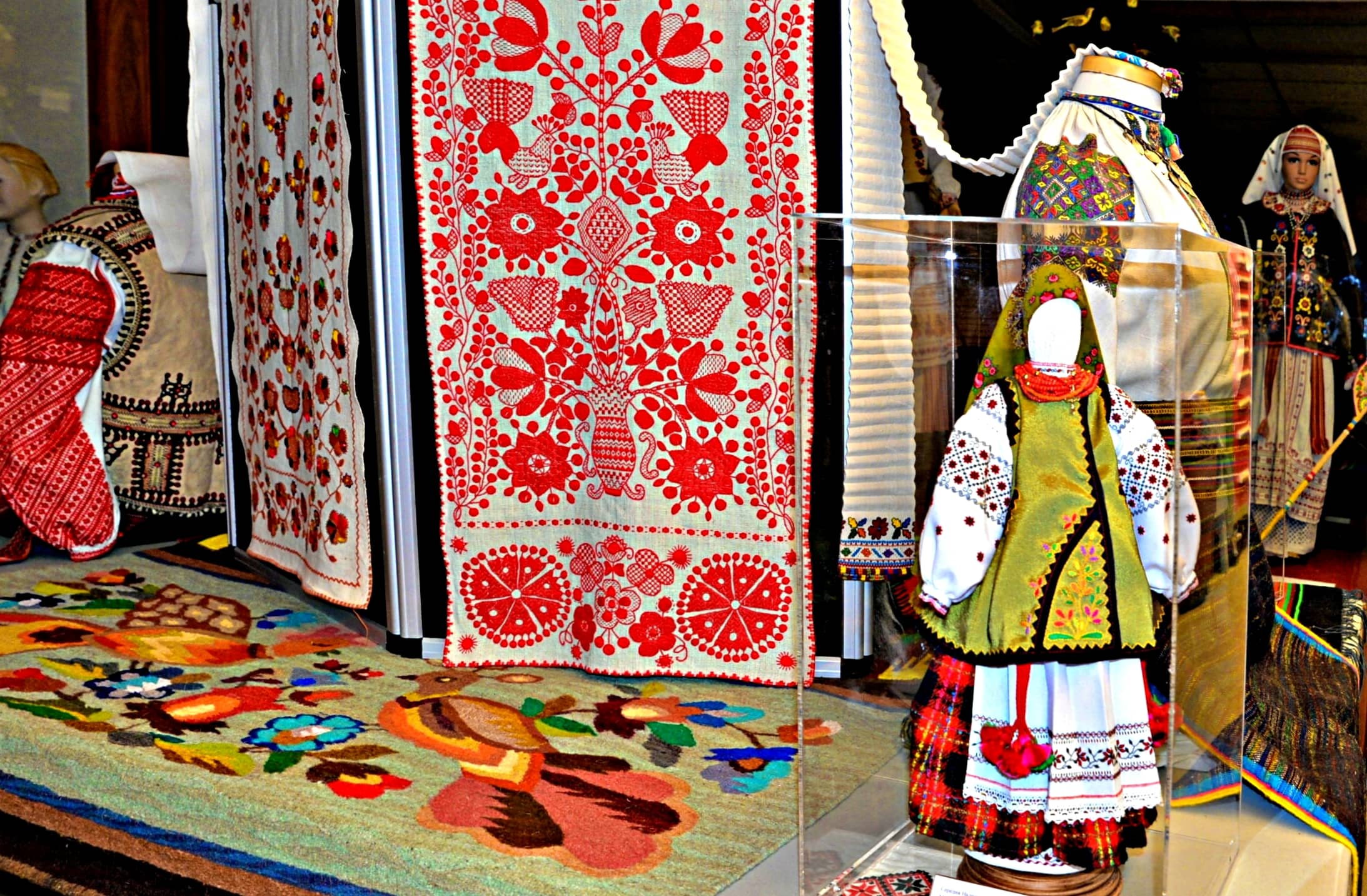 Textiles – Ukrainian Museum of Canada, Alberta Branch