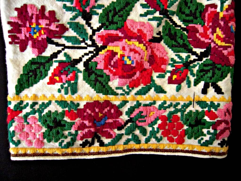 Textiles – Ukrainian Museum of Canada, Alberta Branch